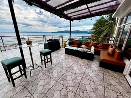 2 bares/lounges, bar na praia