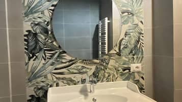 Quarto Clássico | Casa de banho | Artigos de higiene pessoal grátis, um secador de cabelo