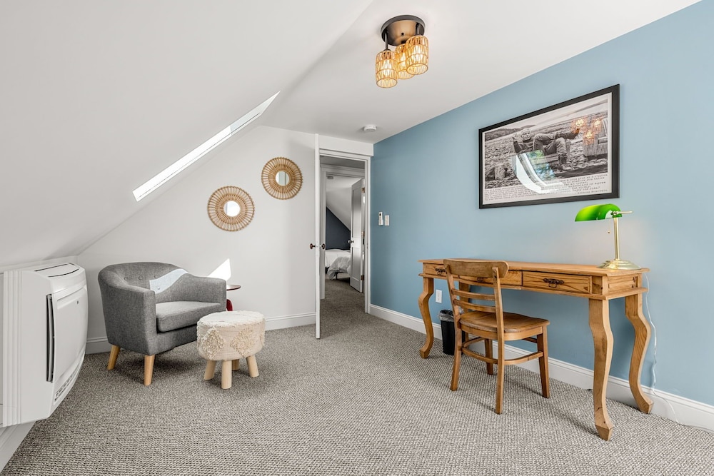 Newly Renovated Luxury 5BR Home + Office, Walk to Beach & Town ...