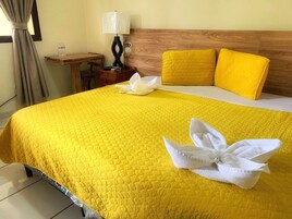 Quarto Individual Clássico, vista para o jardim | Ferro/tábua de engomar, roupa de cama fornecida