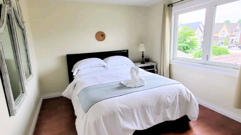 A Family-friendly Getaway, With Outdoor Pool And Beautiful View! - Newmarket