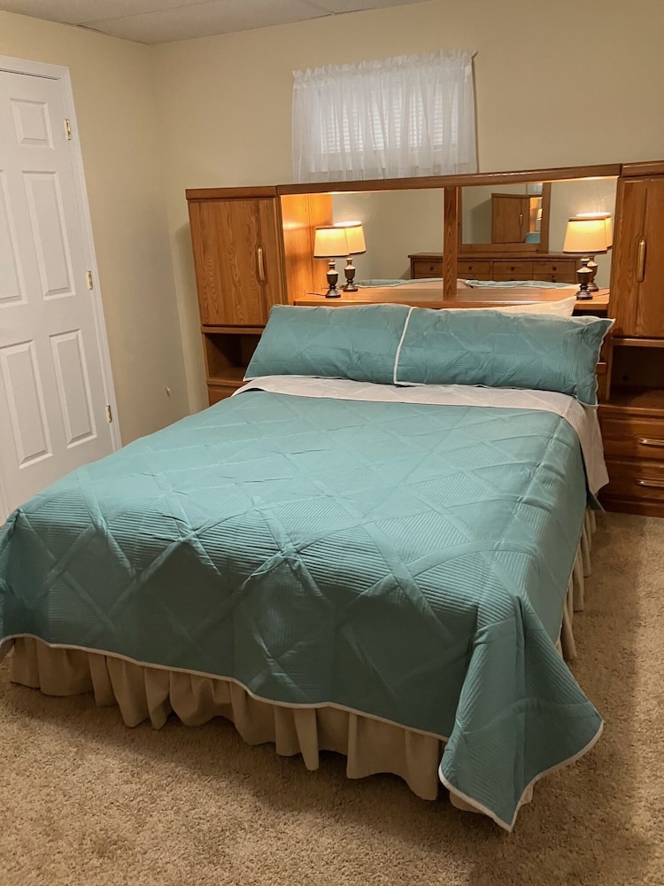 Gound Level And Private Home With 142 Feet Of River Front Access. - White Sulphur Springs, WV