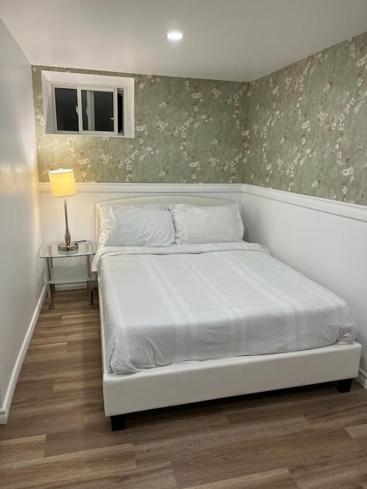 Lovely 2 Bedroom Apartment For Rent - Fully Furnished And All Inclusive - Toronto