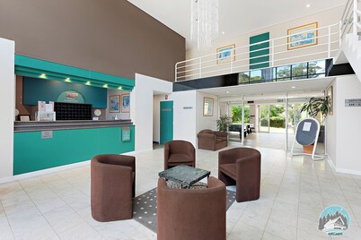 Aircabin Central Coast Holiday Hotel 