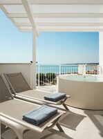 Quarto Júnior | Roupa de alta qualidade, minibar, cofre no quarto, secretária