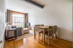 Apartamento básico, 1 cama King | Parte interna
