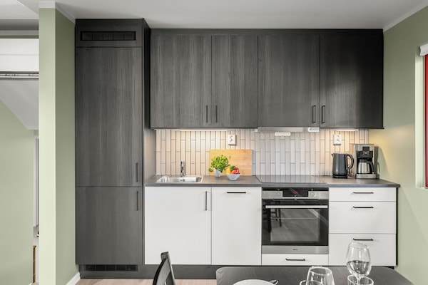 Apartamento exclusivo | Cozinha privada | Geladeira, micro-ondas, fogão, cooktop