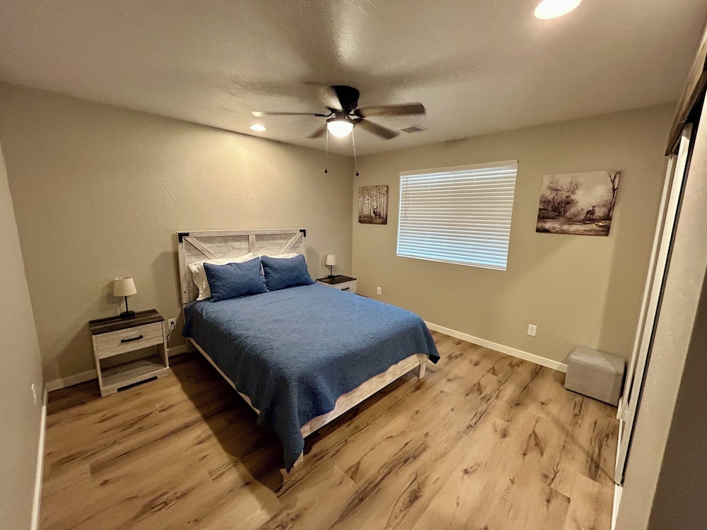 Enjoy A Relaxing Stay In This Mountain Home With Open Layout And Spacious Deck. - 파인탑-레이크사이드