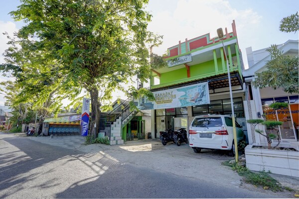 Hotel O Sahabat Syariah Near Plasa Telkom Bawean - Gresik