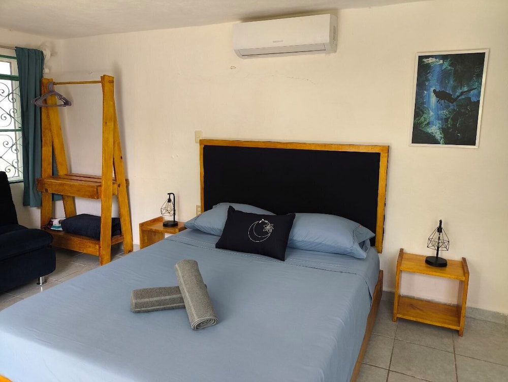 Downtown Private Studio, Comfortable & Calm, Wi-fi, Work Area, A/c, & Kitchen - Cozumel