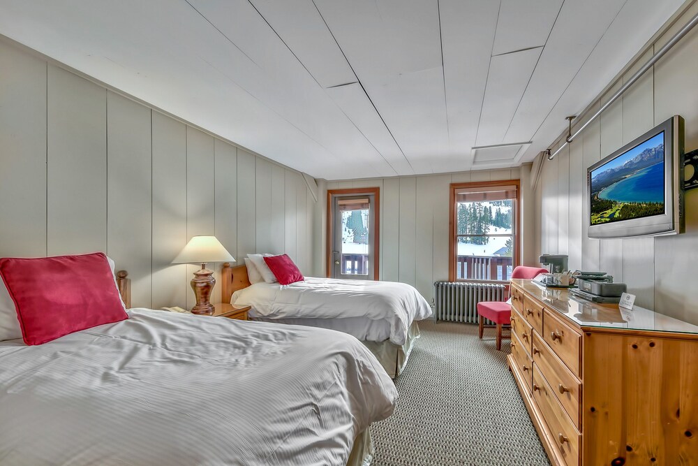 Family Connector Room Reviews, Deals & Photos 2025 - Vrbo