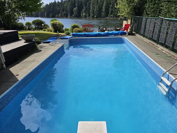 Luxury Ocean Dock Pool Villa - Ladysmith