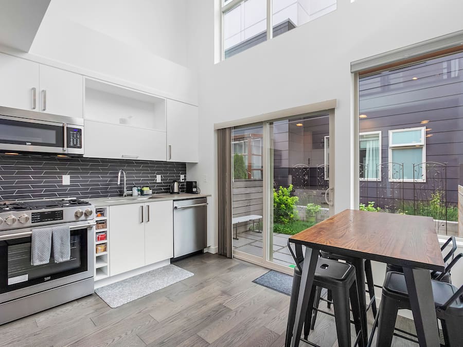 Apartamento Clássico | Cozinha privada | Um frigorífico, um micro-ondas, um forno, uma cafeteira/bule