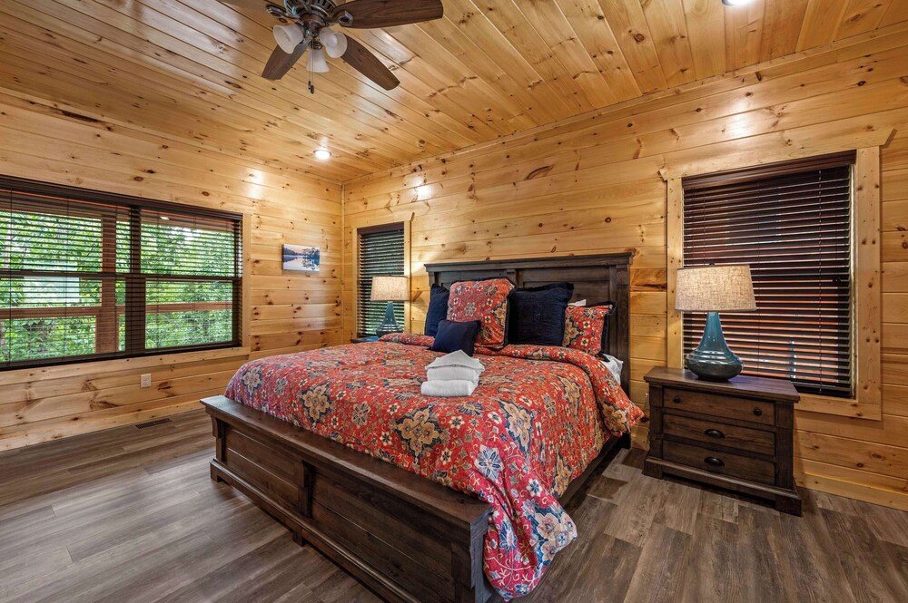 Touch The Morning - Luxury 4 Bedroom Pool Cabin In Grandview Resort | 4 Bed, 4 Bath - Tennessee