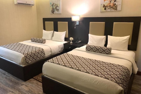 Quarto Twin Superior | Roupa de alta qualidade, secretária, quartos insonorizados