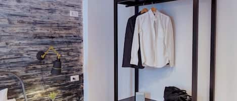 Quarto Duplo Comfort, casa de banho partilhada | Ferro/tábua de engomar, Wi-fi grátis, roupa de cama fornecida