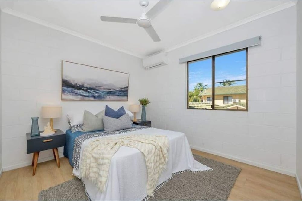 Walk To Strand Sleeps 4 - 2 Bedroom 1.5 Bathroom - - Townsville