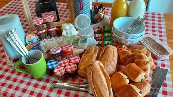 Pequeno-almoço tipo buffet diário incluído