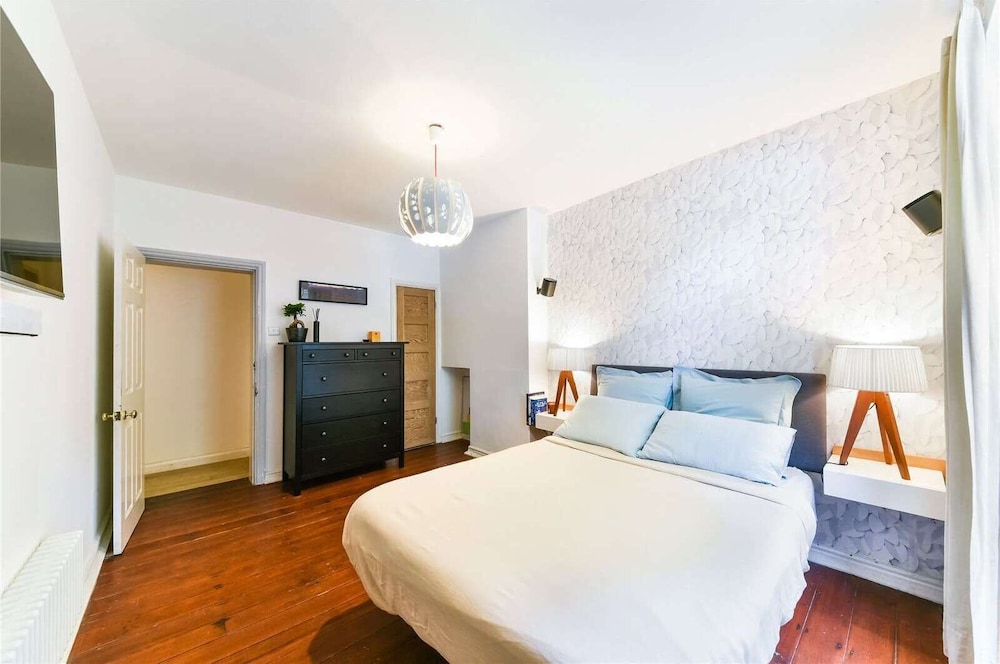 Modern, Stylish, Spacious Flat Moments From Bethnal Green Tube! - City of London