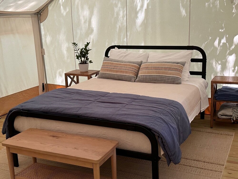Valley Overlook, Peninsula, Ohio - Glamping Tent With Outdoor Deck, S2 - Ohio