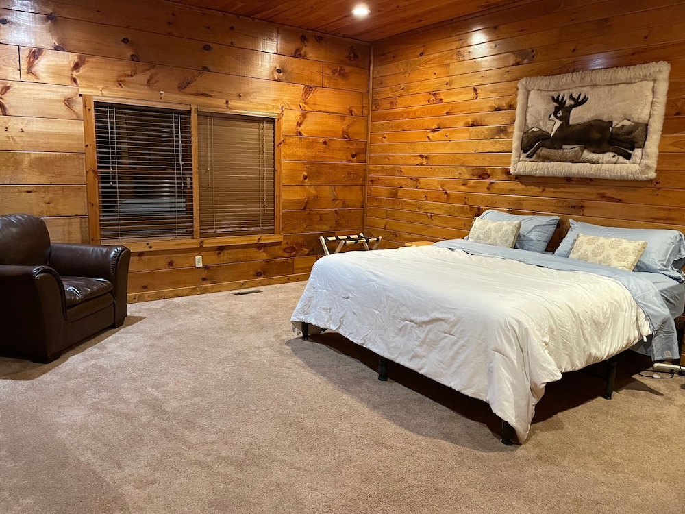 Spacious Country Home Near Lynchburg - Big Island, VA