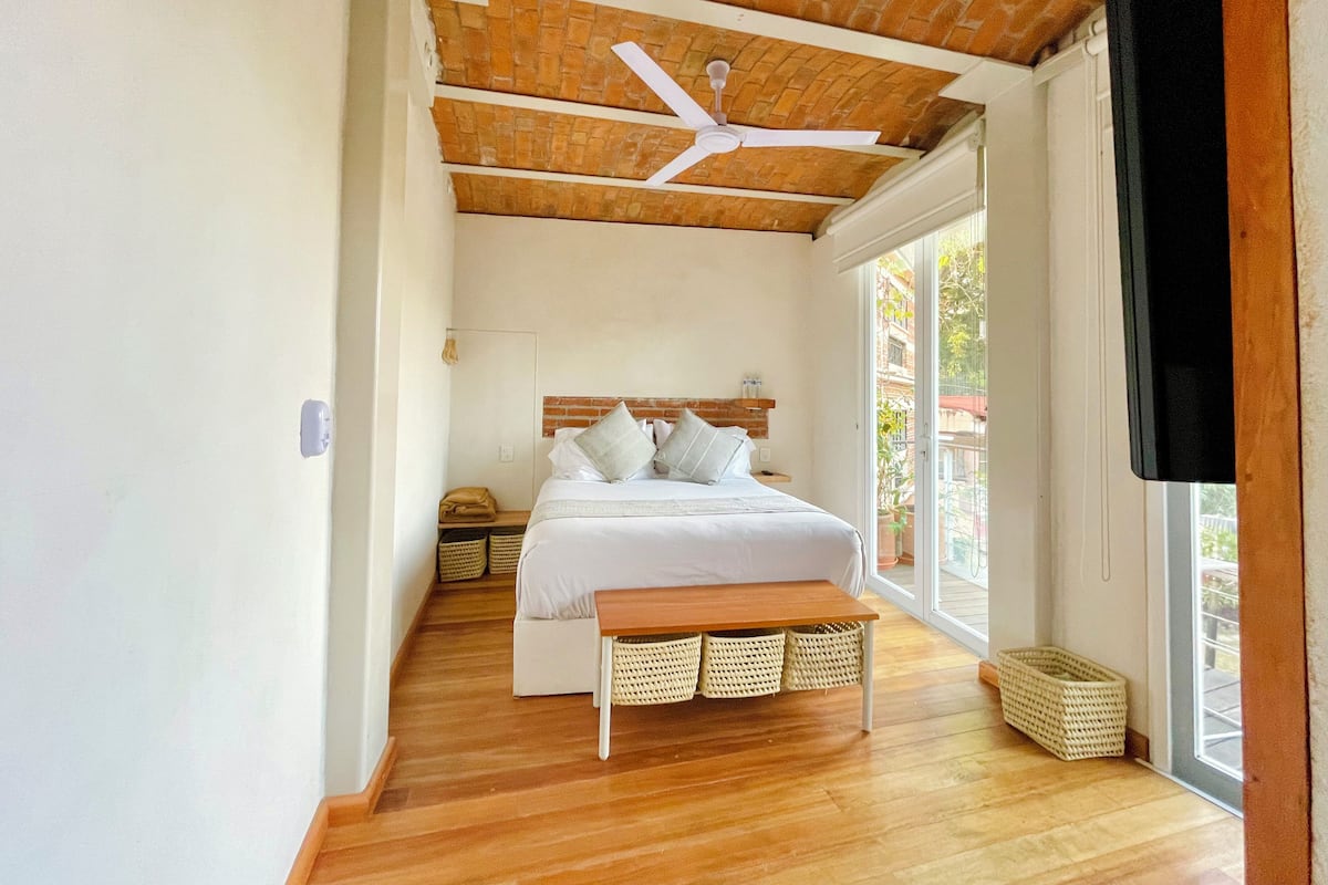 Suite Panorâmica | 1 quarto, secretária, Wi-fi grátis, roupa de cama fornecida