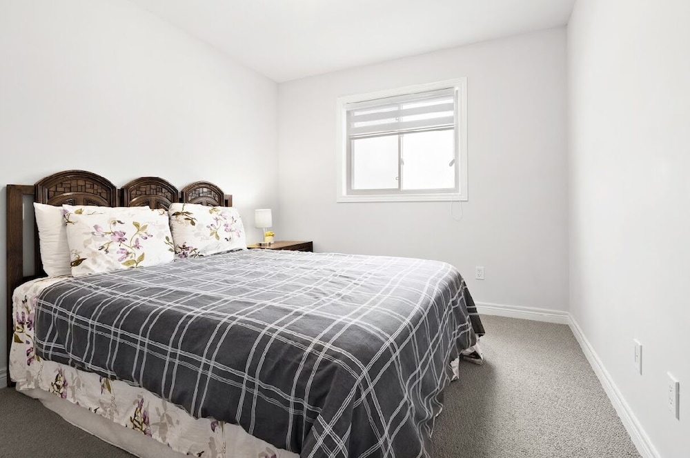Beautiful Welland House 5 Min From Everything. - Welland