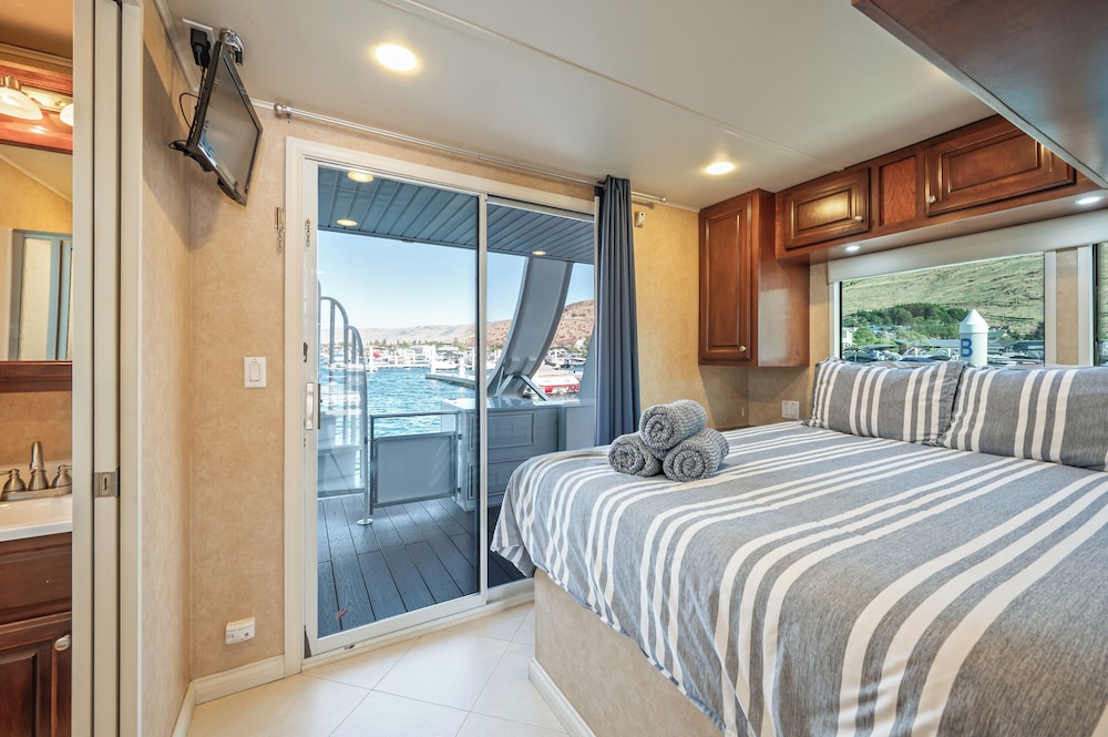 You Can't Beat These Views W/ This Unique Houseboat On Lake Chelan - Chelan, WA