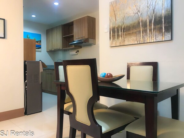 2 Bedroom Condo At Midpoint Residences With City View - Mandaue