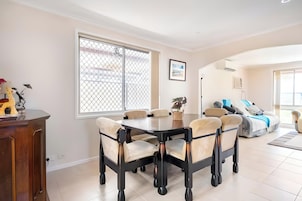 Casa Standard | Sala de estar | TV de ecrã plano