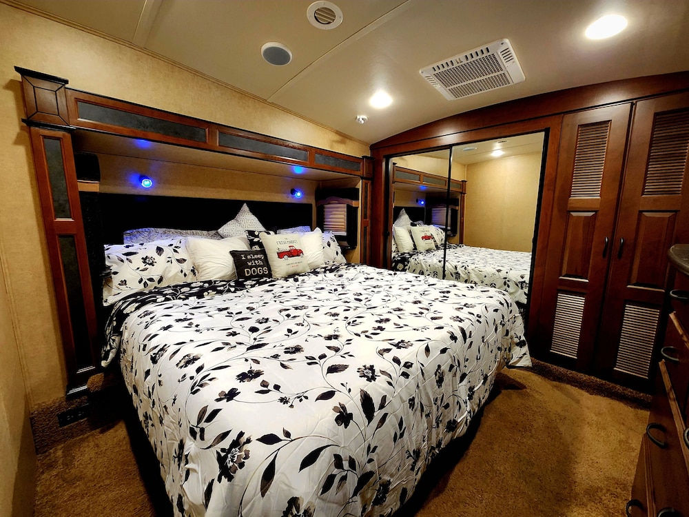 Glamping Experience In Gatlinburg - Tennessee