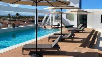 2 piscinas externas