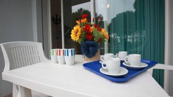 Apartamento, 2 quartos, sacada | Sacada