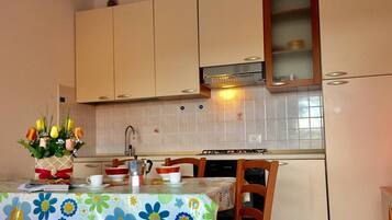 Apartamento, 2 quartos, sacada | Parte interna