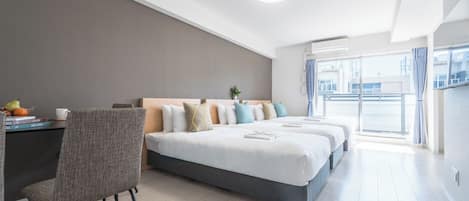 Cortinas blackout, quartos à prova de som, Wi-Fi de cortesia