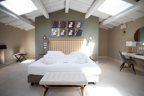 Suite Exclusiva, terraço, vista para o mar | Lençóis italianos Frette, roupa de alta qualidade, edredões de penas