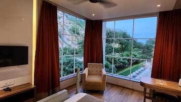 Estúdio superluxo, 1 cama de casal, vista para a montanha | 1 quarto, cofres nos quartos, Wi-Fi de cortesia