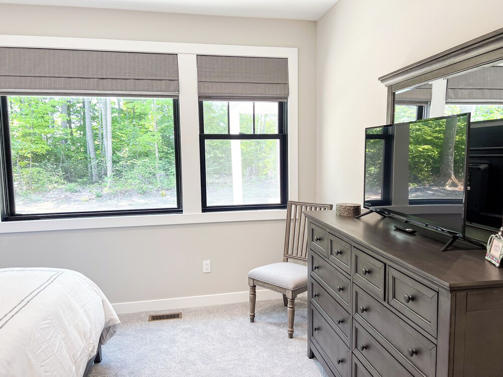 Brand New Birchwood Townhouse - 3 Bedrooms, 2 Bathrooms, Sleeps 6! - Petoskey, MI