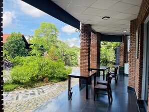 Café da manhã completo grátis todos os dias