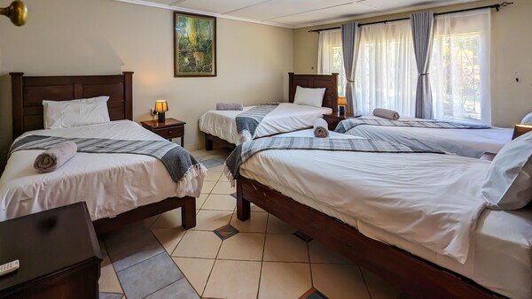 Room In Villa - Zambezi Family Lodge - Leopard Room - Victoria Falls