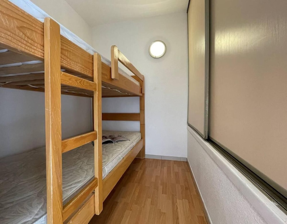 150m from ski slopes, 1st floor, balcony, parking, tv, ski locker, 29m² ...