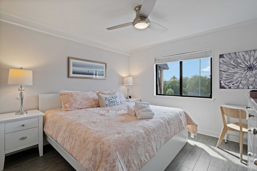 Beachfront Resort 2-bedroom - Beach Access - Tennis Pickleball - King Bed - E20 - Hilton Head Island, SC