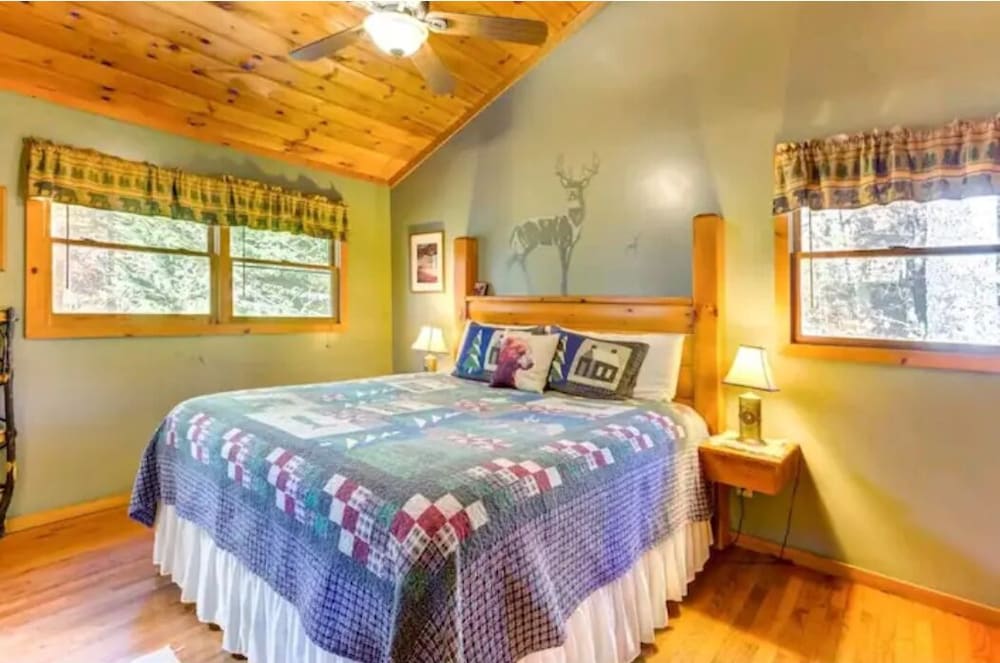 Katahdin Cabin, Tranquil N Rustic With Inside Hot Tub, Close To Town! Romantic! - Blue Ridge, GA