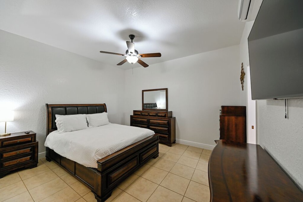 Paradise In Brandon With Luxurious 6 Person Jacuzzi. - Riverview, FL