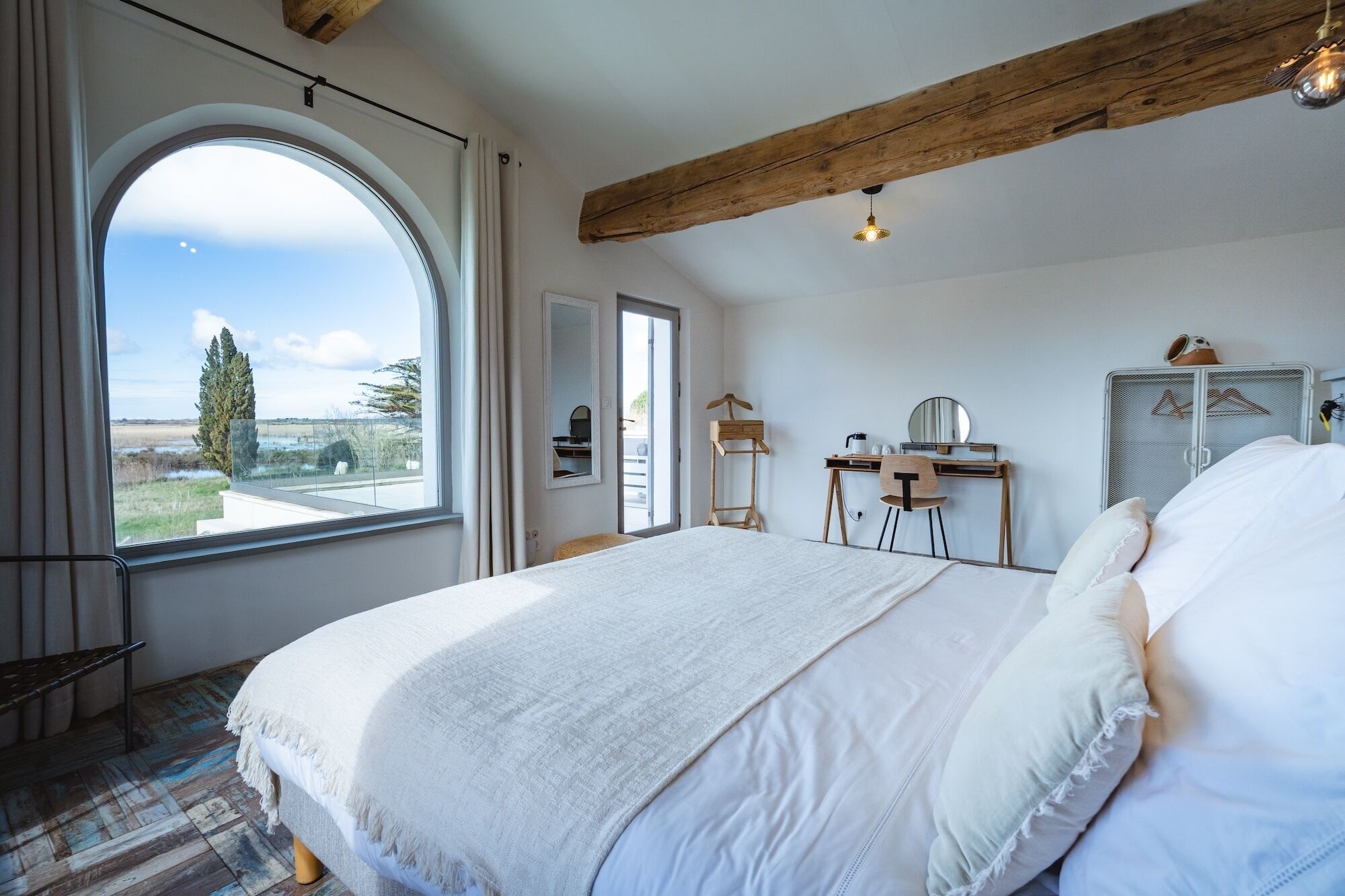 Quarto Superior, 1 cama king-size, terraço, vista parcial para o lago | Lençóis de algodão egípcio, roupa de alta qualidade 