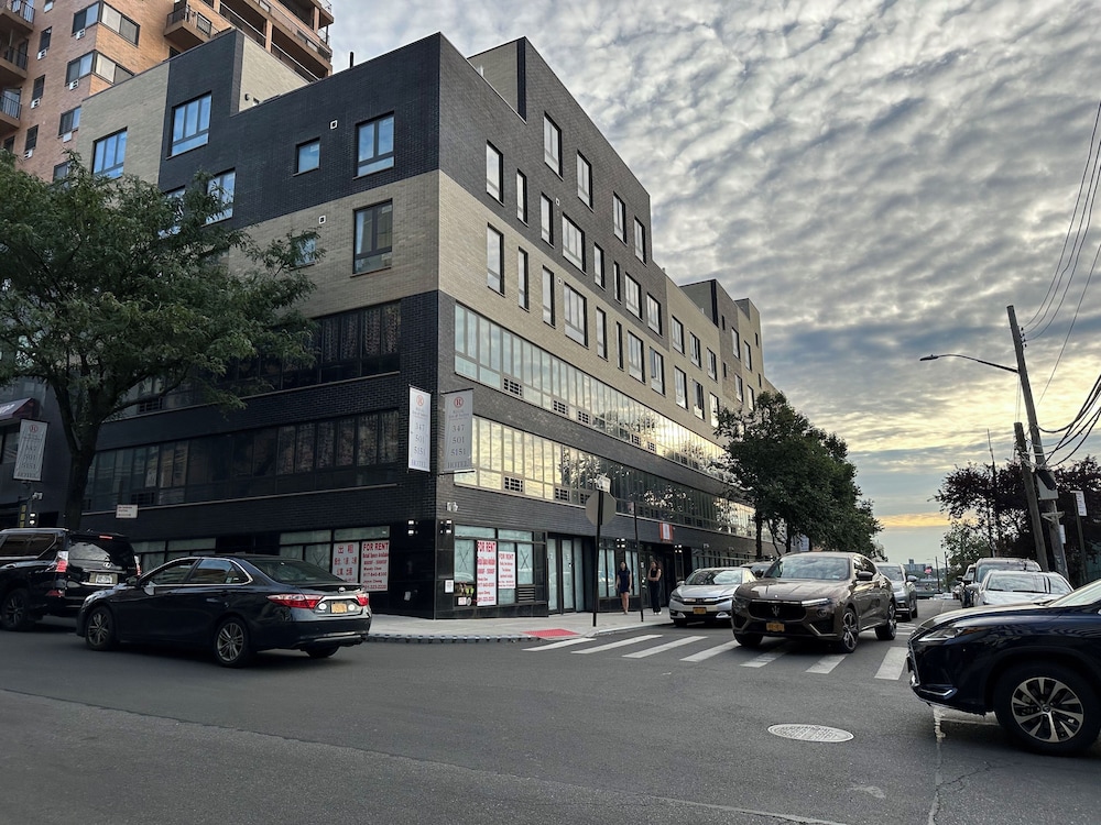 Regal Inn & Suites New York Laguardia Hotel - Port Washington, NY