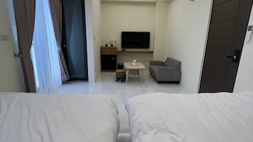 Quarto quádruplo básico | Wi-Fi de cortesia, roupa de cama