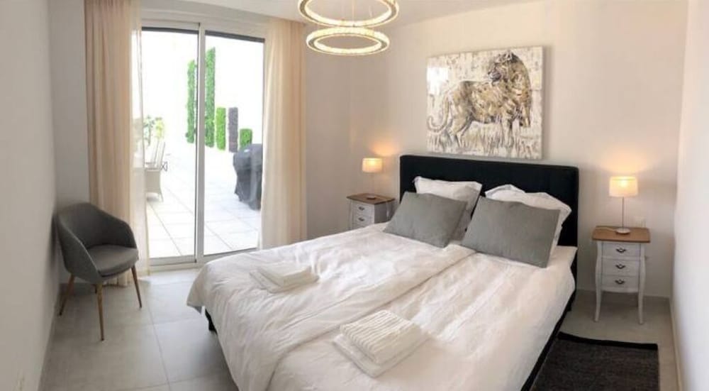 Luxury-chic Hideaway With Sun-drenched Terrace - Calahonda