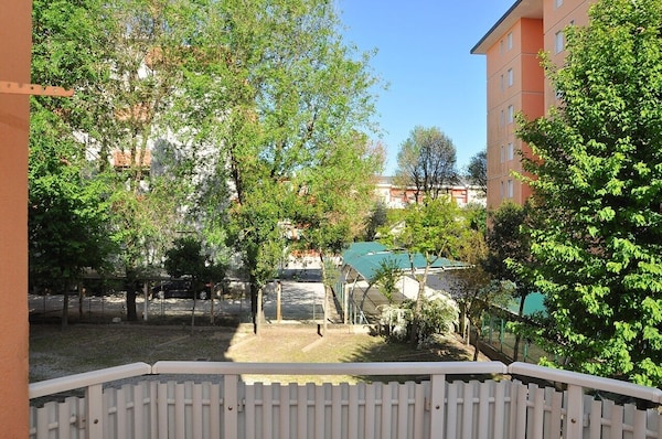 لوفيلي فلات جاست 150 إي فروم ذا بيتش - Bibione