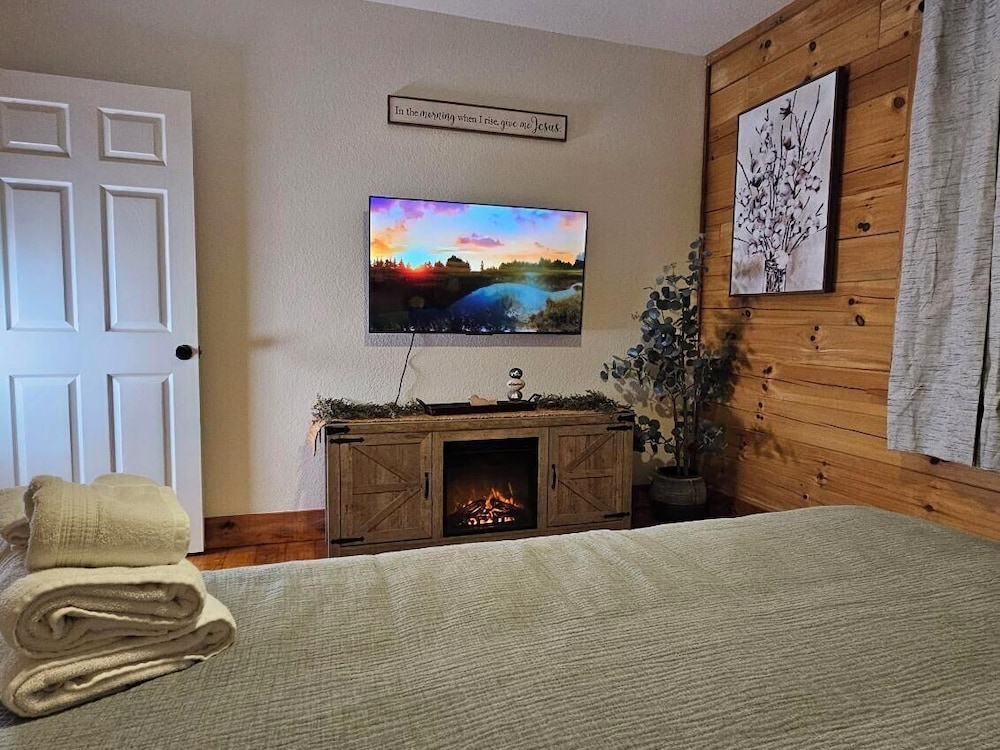 Multiple Cabins At Cabin Fever! - Saluda, NC